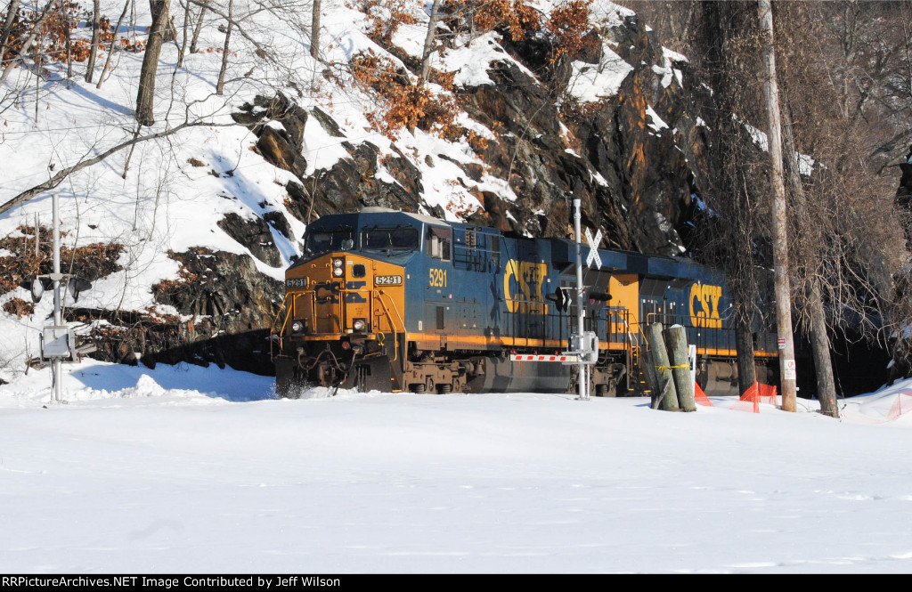 SB Q439 blowing out of the rock cut